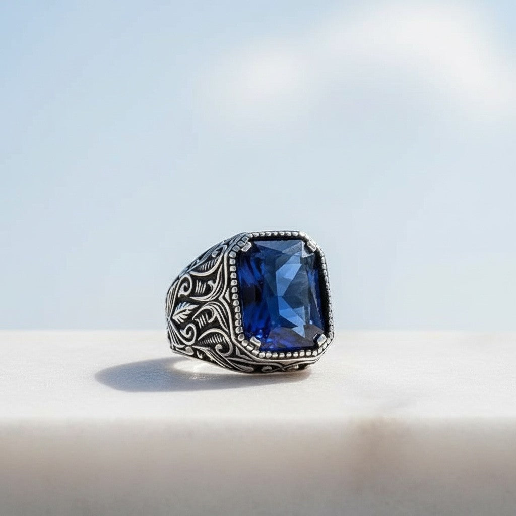 Zilveren heren ring met blauwe steen – by LYDIAN